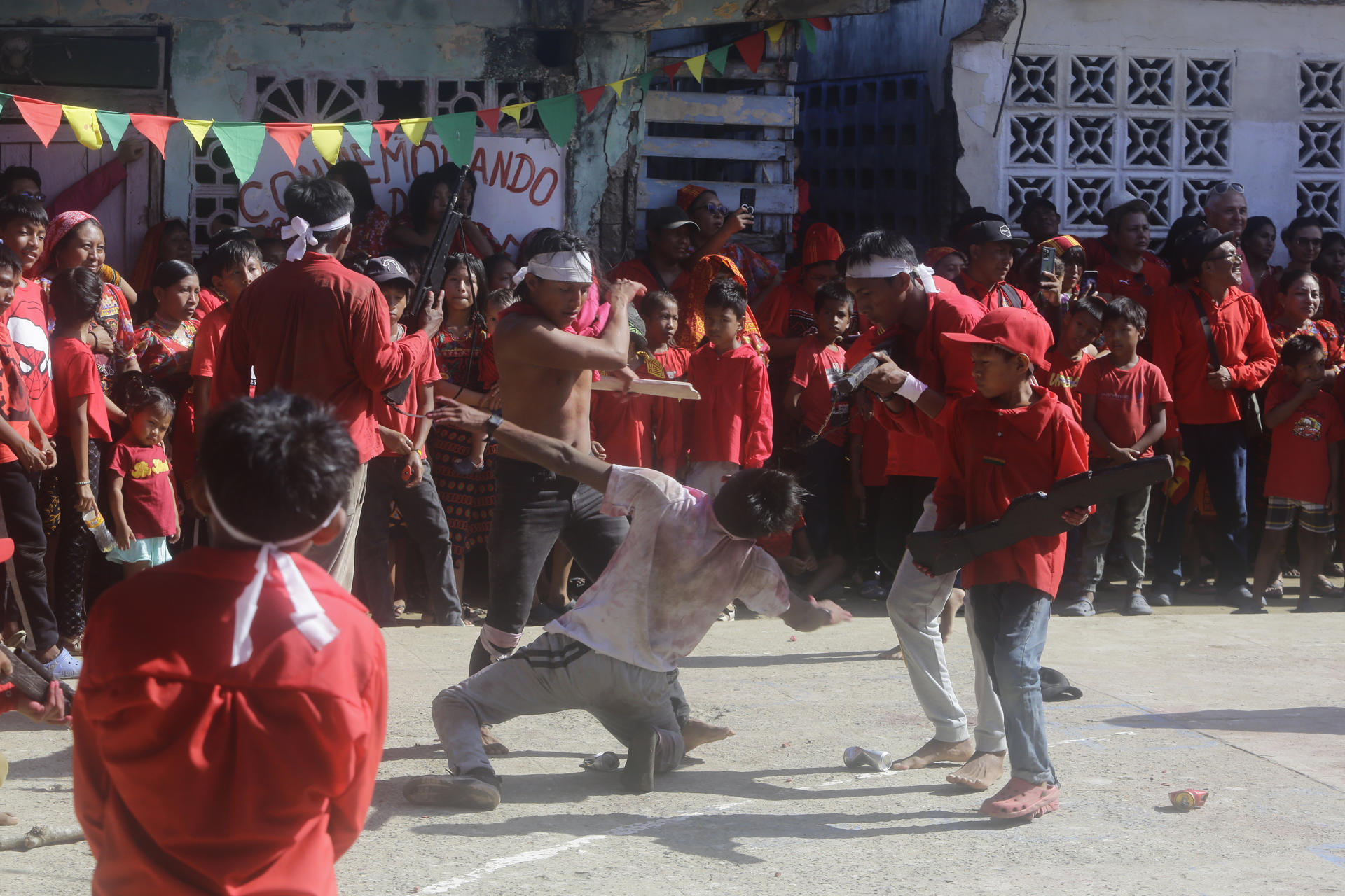 Los indígenas gunas continúan la lucha por su identidad tras cien años ...