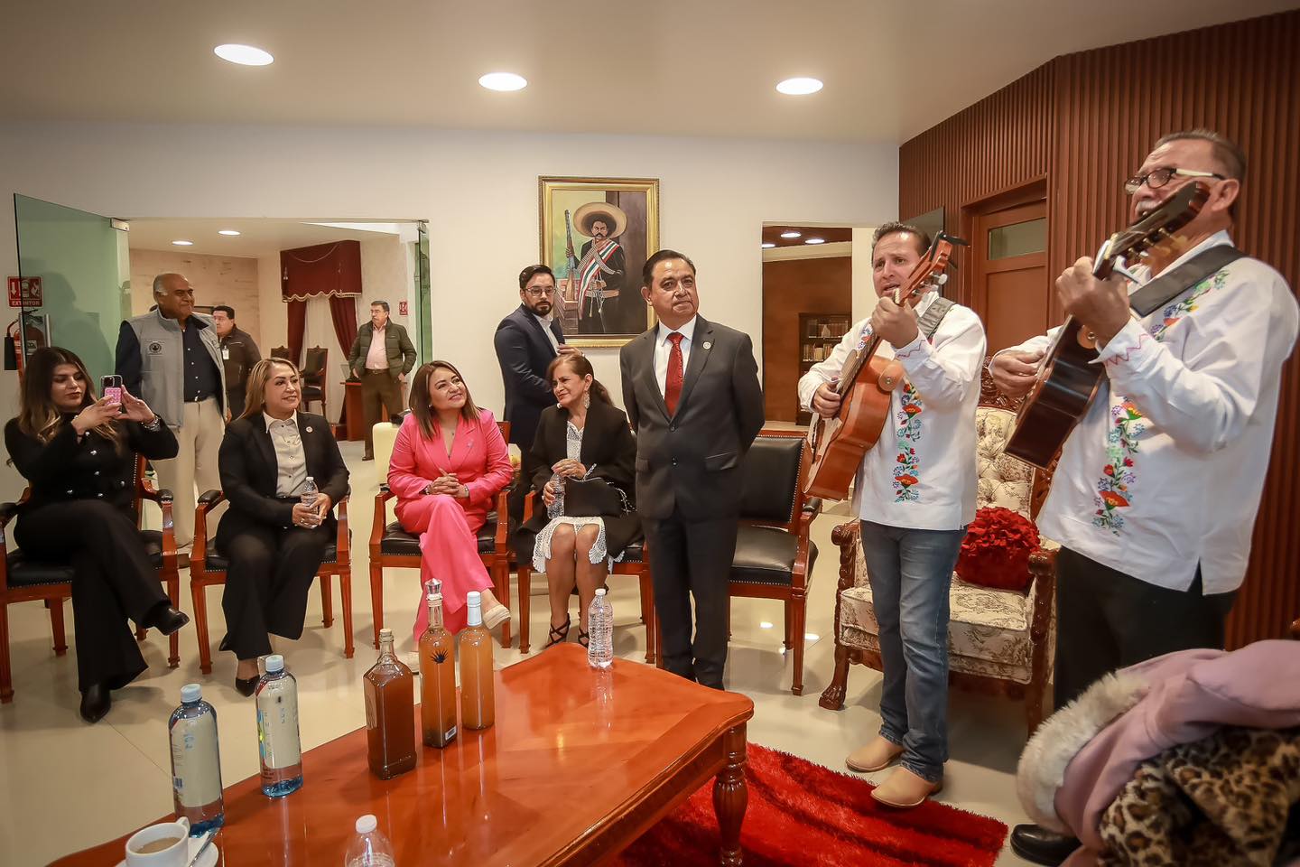 Congreso del estado homenajea al cantautor Omegar Salazar - Plaza Juarez