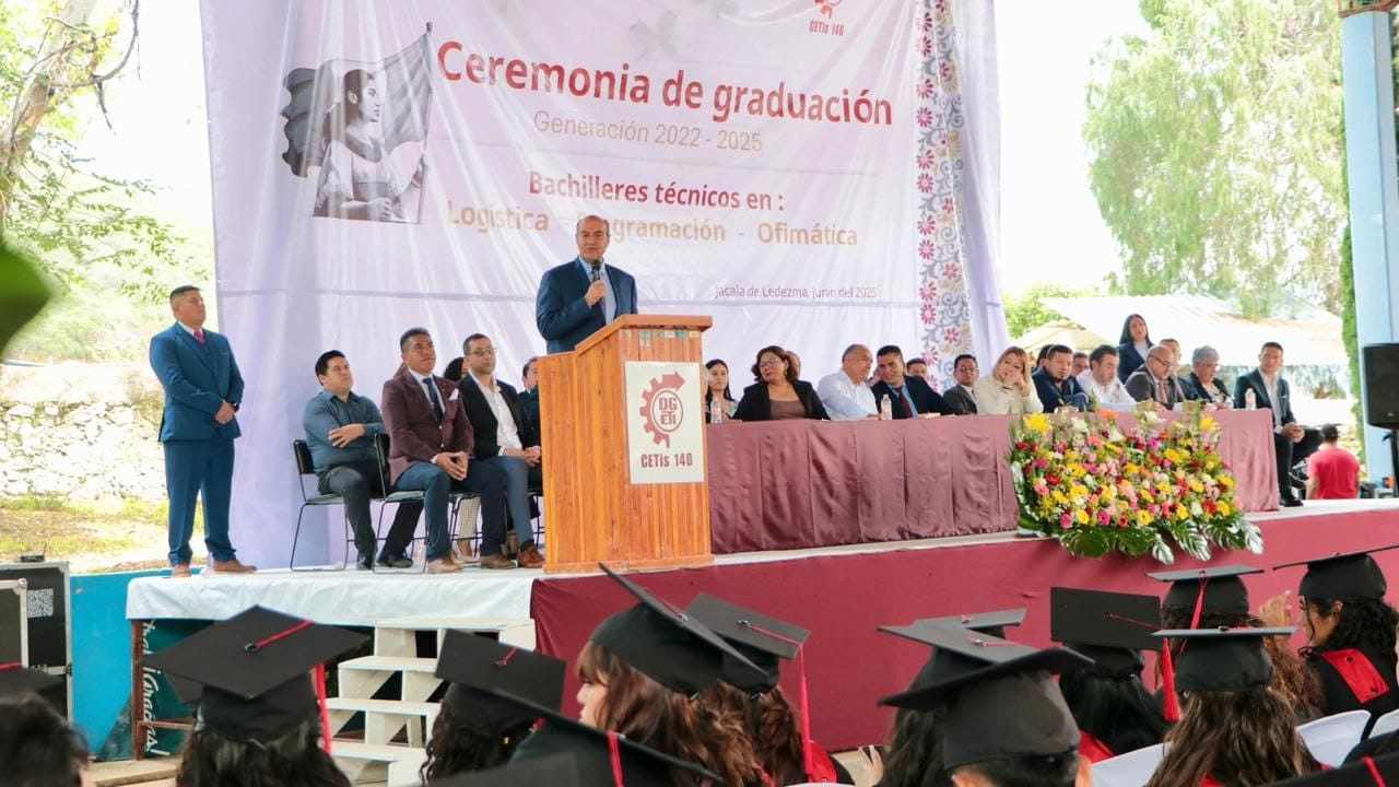 Ceremonia de graduación del CETIS No. 140 de Jacala - Plaza Juarez