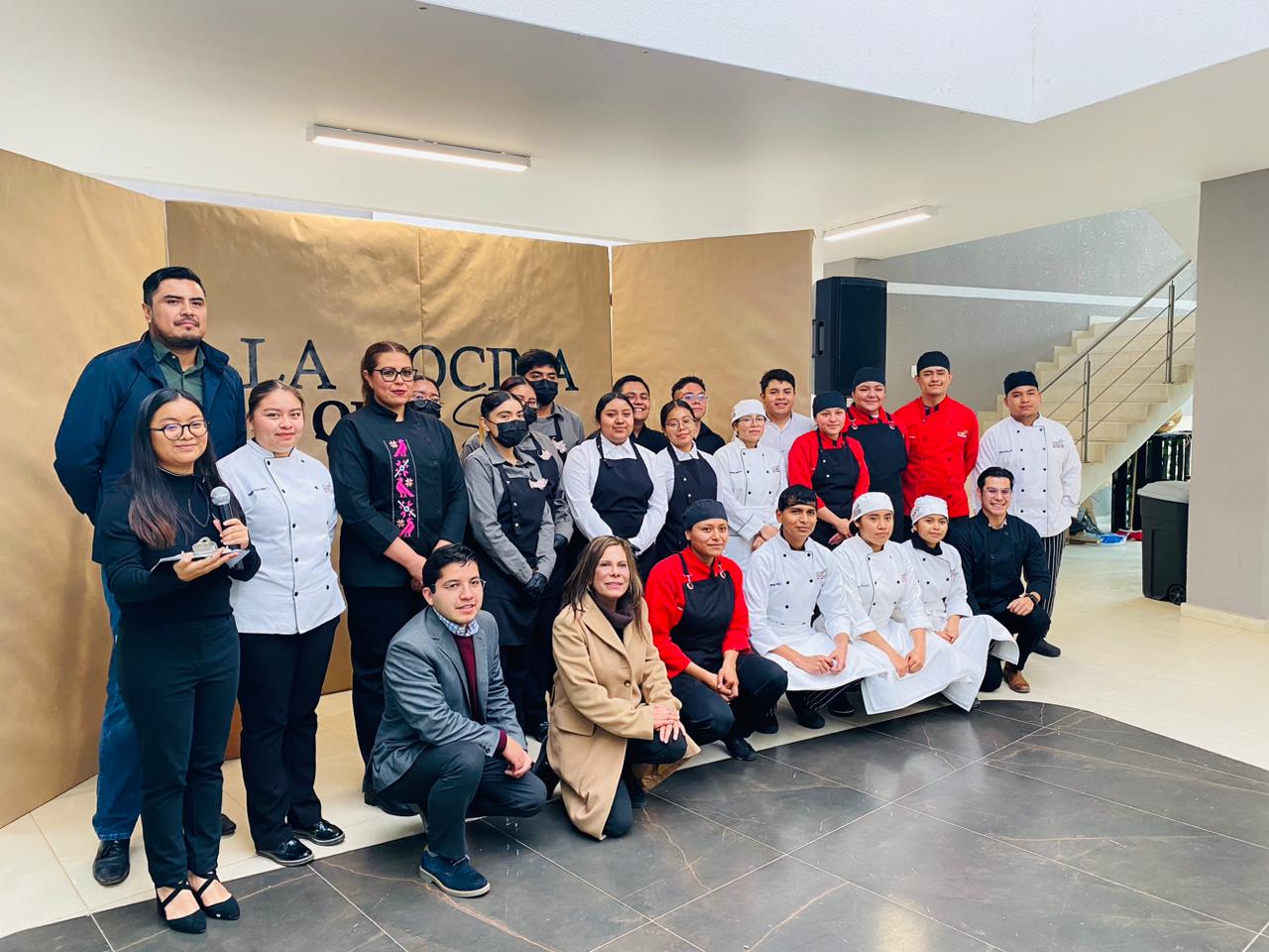 UTVM presenta recetario gastronómico a base de chapulín - Plaza Juarez